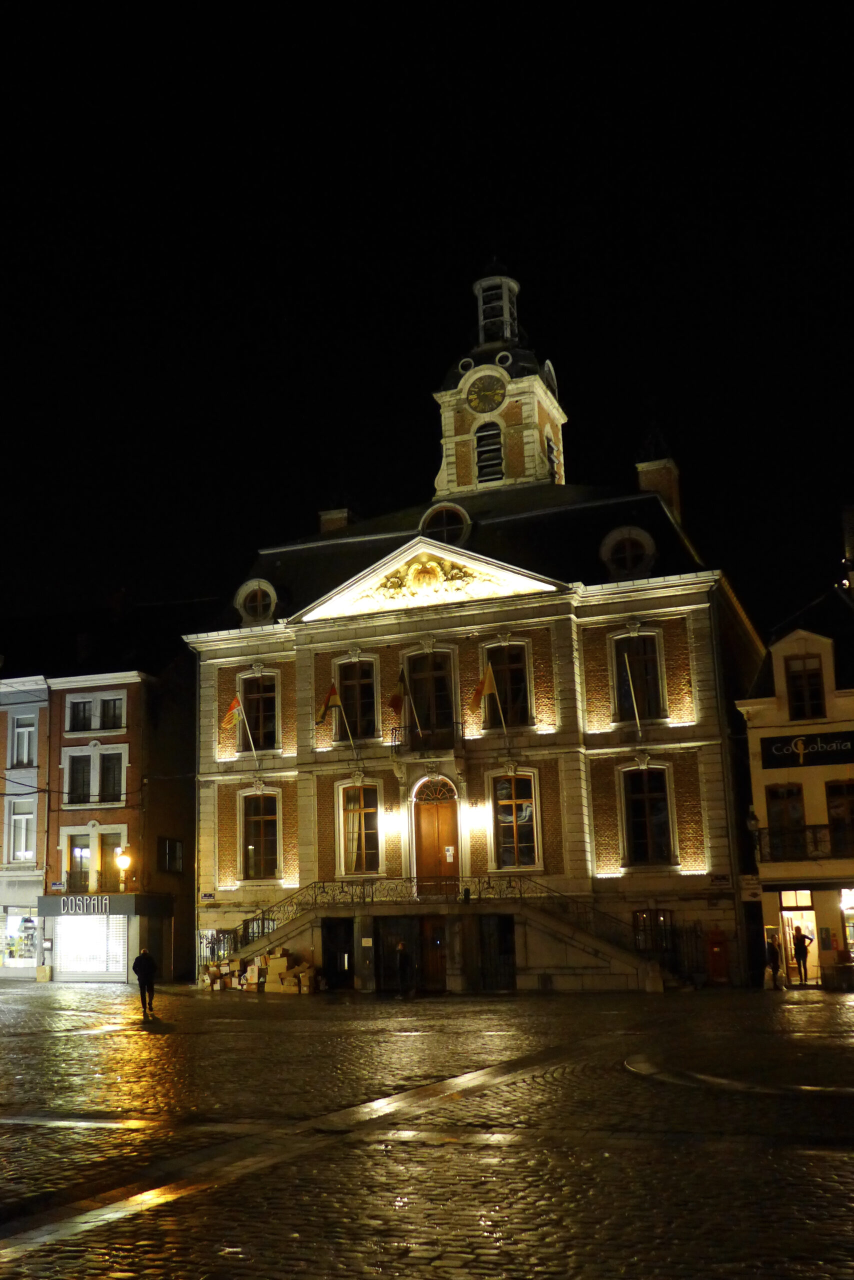 Grand-Place et Hôtel de Ville, Huy – Radiance 35